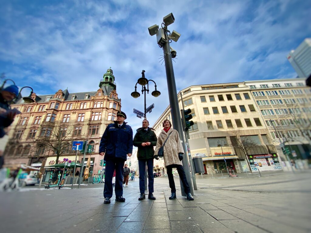 „Aufrüstung“ im Frankfurter Bahnhofsviertel: Nach der Waffenverbotszone ...